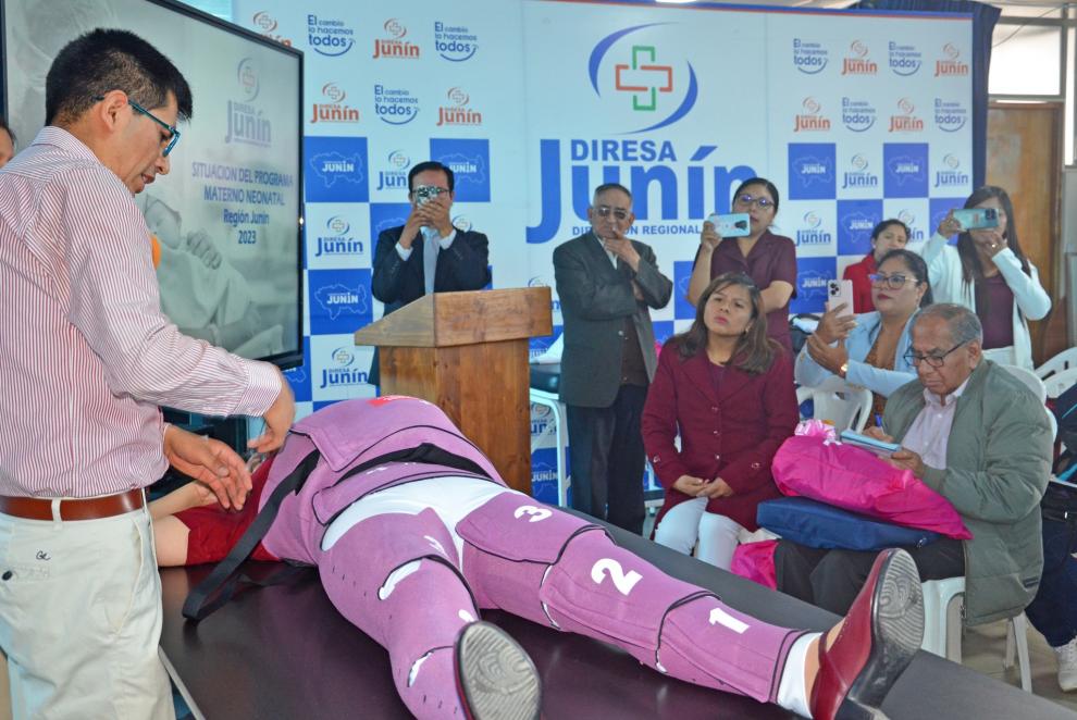 Galería » Entregamos 21 trajes antishock a las 9 redes de salud de la ...